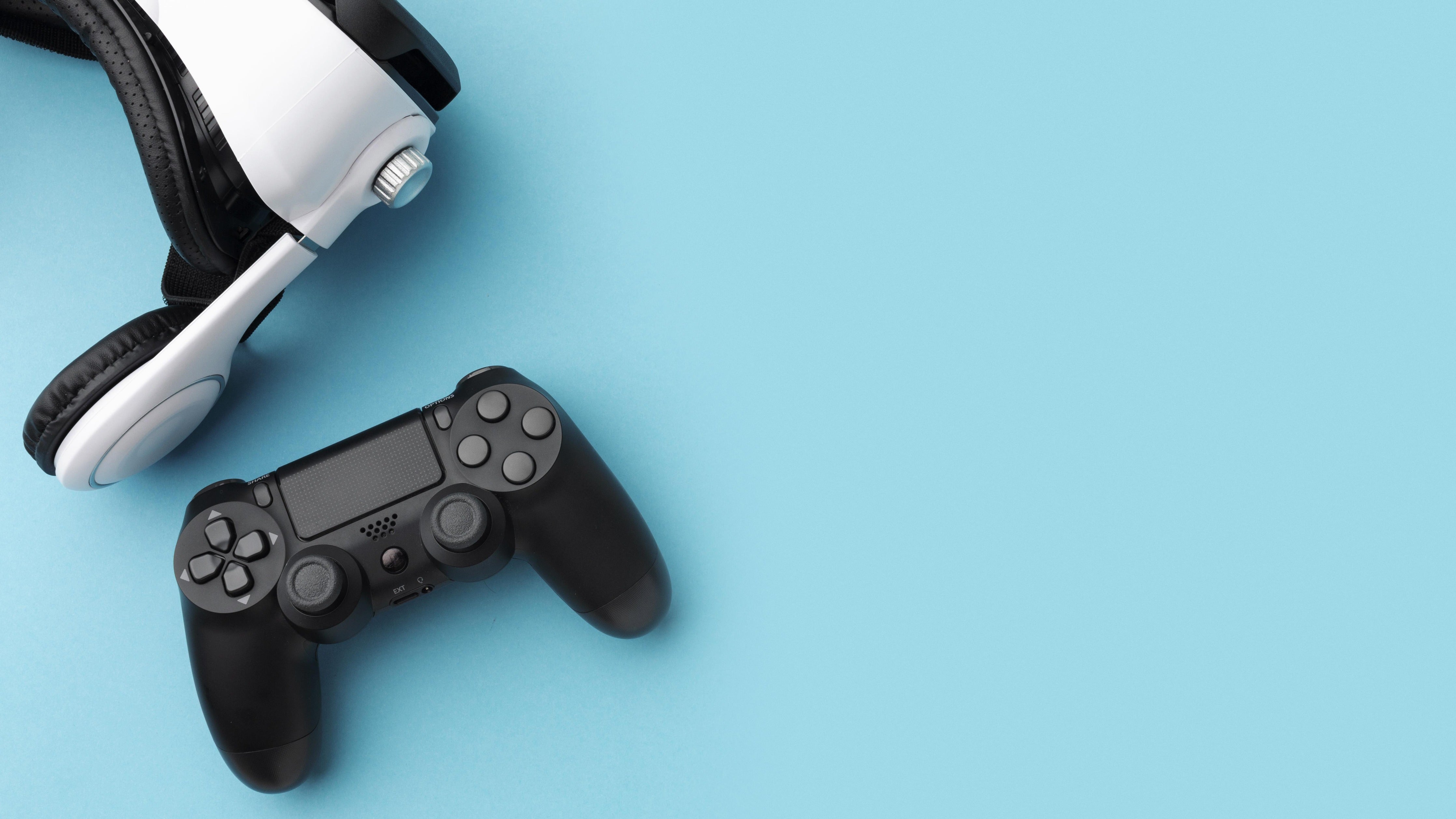 The Evolution of Gaming Consoles: From Pong to PlayStation 5 – ScreenShield